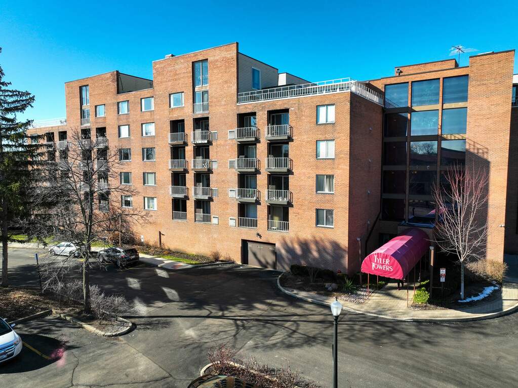 1450 Plymouth Lane #605, Elgin, IL 60123 | MLS# 11721833 | @properties ...