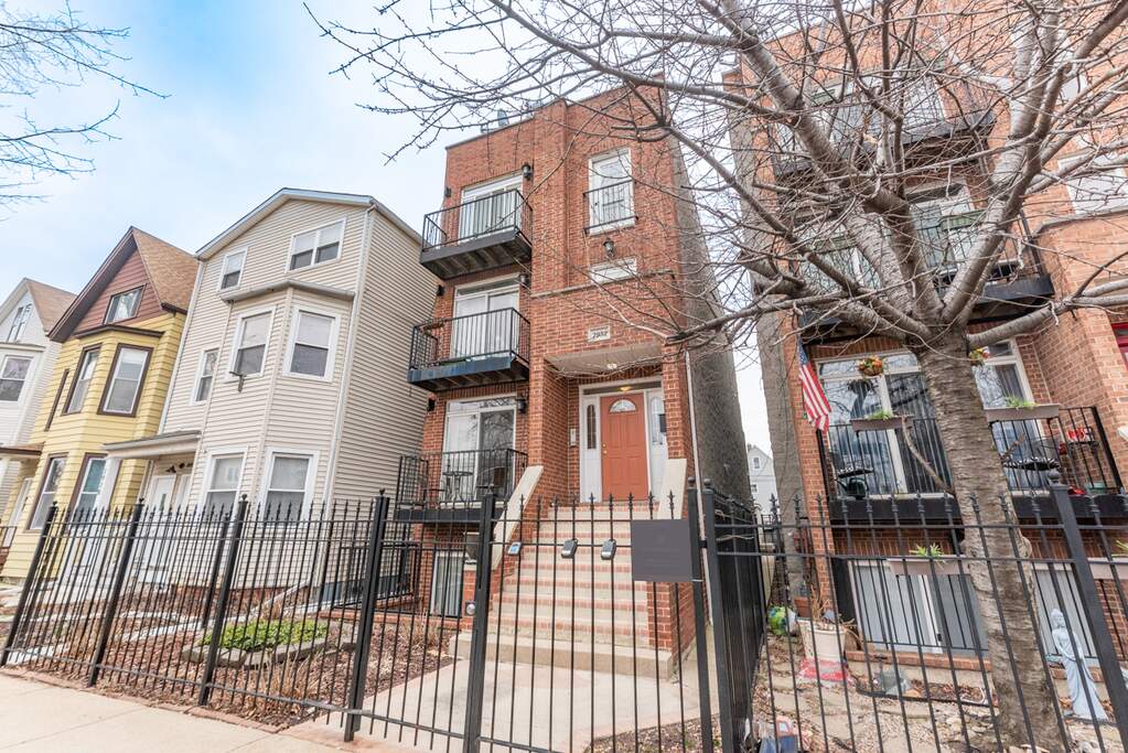2932 N Ridgeway Avenue #1, Chicago, IL 60618 | MLS# 11732850 ...