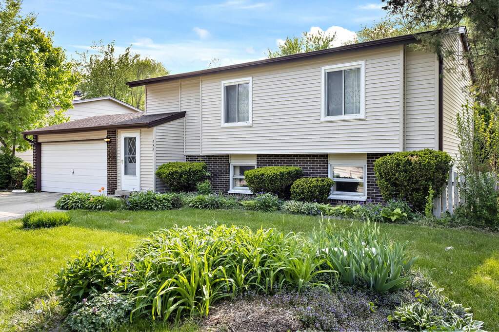 586 Raupp Boulevard, Buffalo Grove, IL 60089 | MLS# 11736264 ...