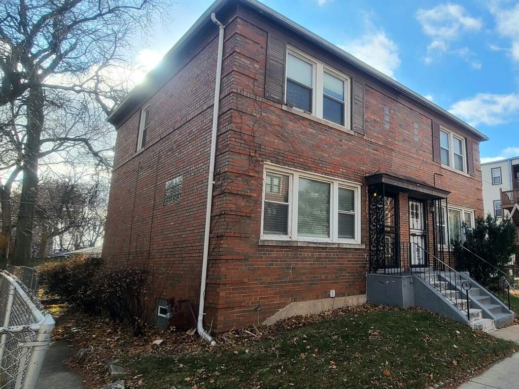 1951 E 74th Street, Chicago, IL 60649 | MLS# 11747151 | @properties ...