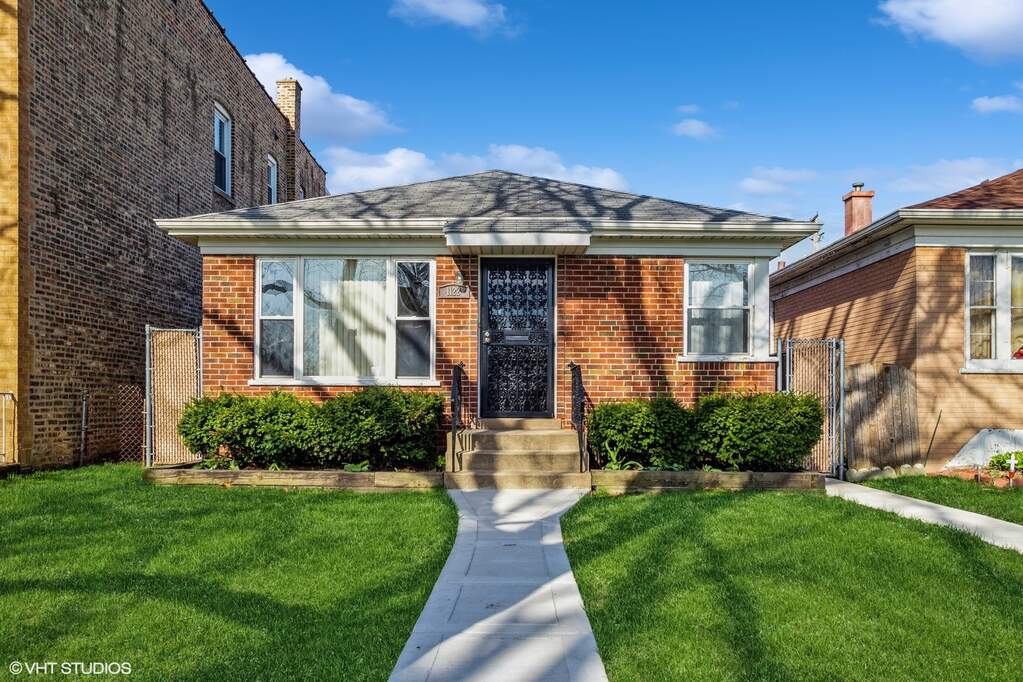 1122 Bohland Avenue, Bellwood, IL 60104 | MLS# 11761520 | @properties ...