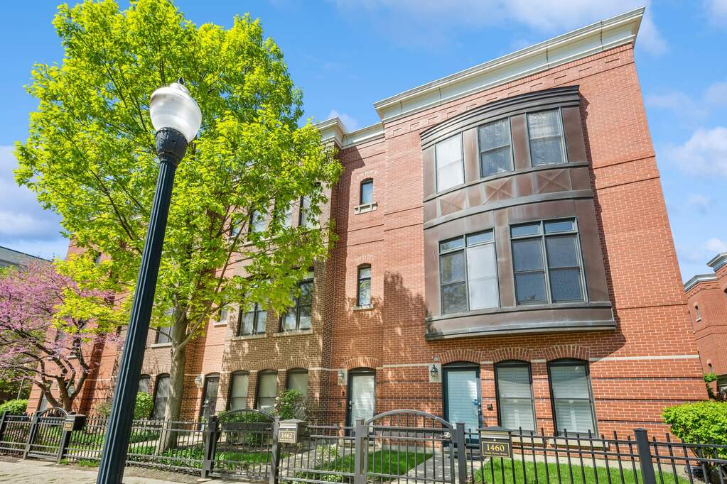 1460 S Peoria Street, Chicago, IL 60608 | MLS# 11770118 | @properties ...