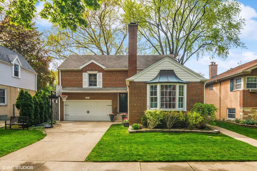 6540 N Waukesha Avenue, Chicago, IL 60646 | MLS# 11781798 | @properties ...