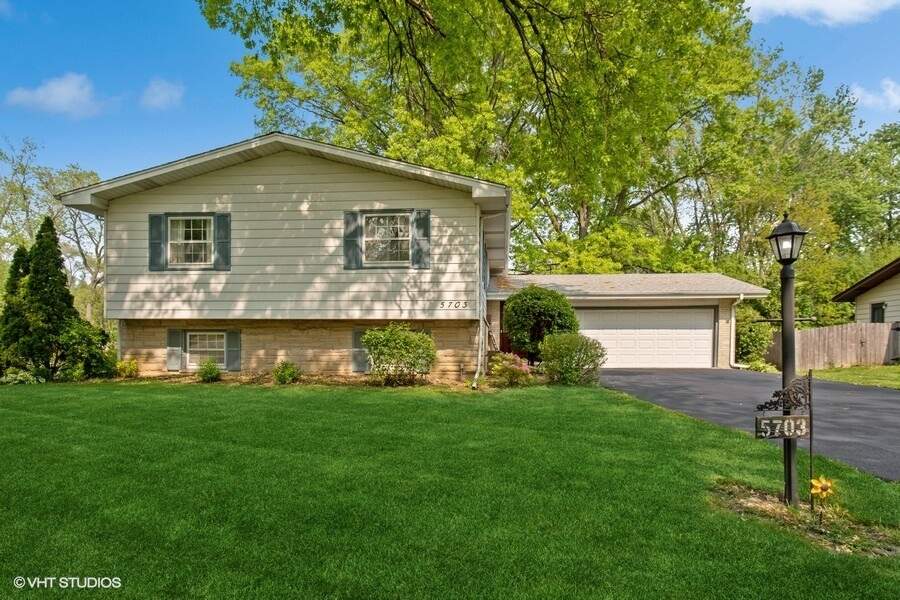 5703 E Clover Drive, Lisle, IL 60532 | MLS# 11787793 | @properties ...