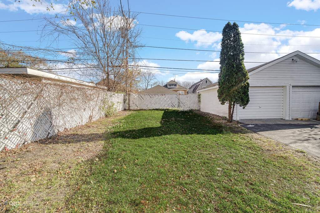 14025 S Green Bay Avenue, Burnham, IL 60633 | MLS# 11790960 ...