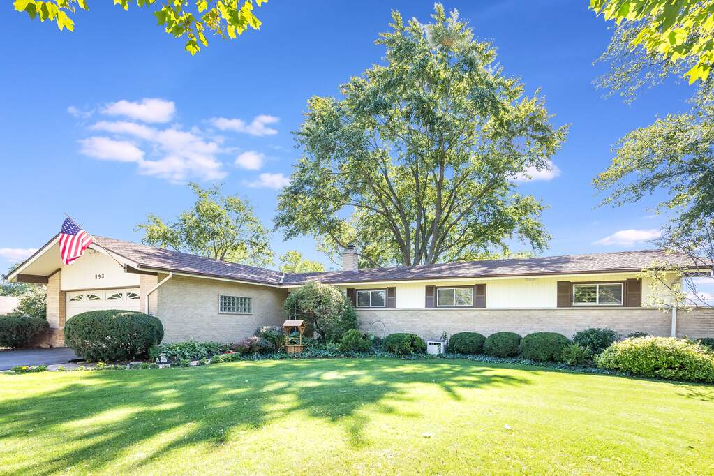 593 E Capri Drive, Palatine, IL 60074 | MLS# 11793270 | @properties ...