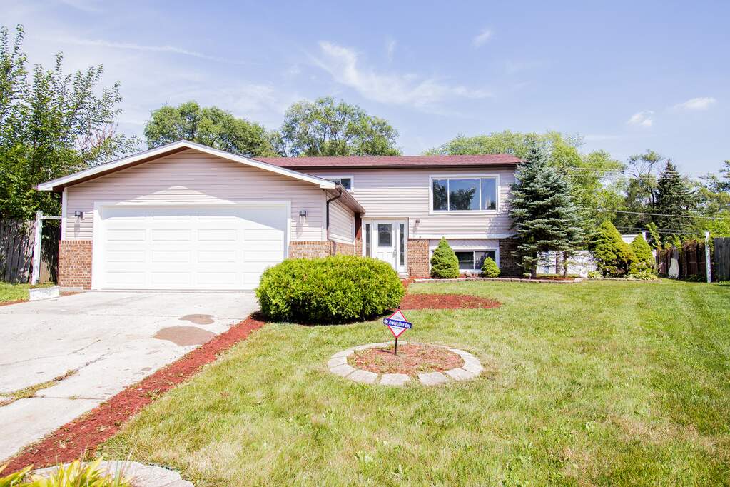 18729 Oakwood Avenue, Country Club Hills, IL 60478 | MLS# 11801176 ...