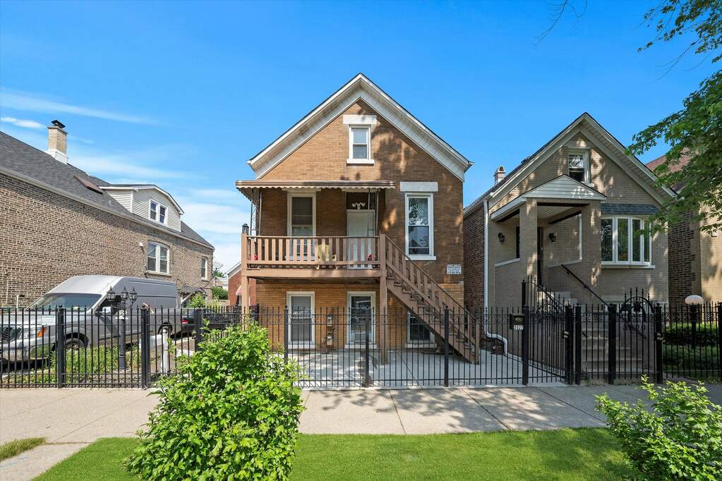 3027 S Trumbull Avenue, Chicago, IL 60623 | MLS# 11803434 | @properties ...