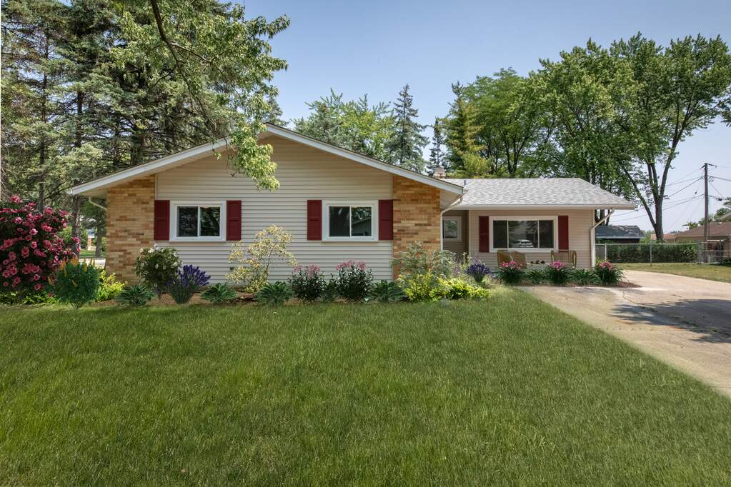 1895 Ashley Road, Hoffman Estates, IL 60169 | MLS# 11810436 ...