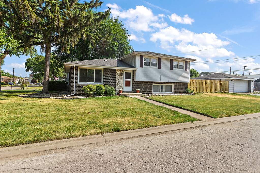 11551 S Komensky Avenue, Alsip, IL 60803 | MLS# 11822817 | @properties ...