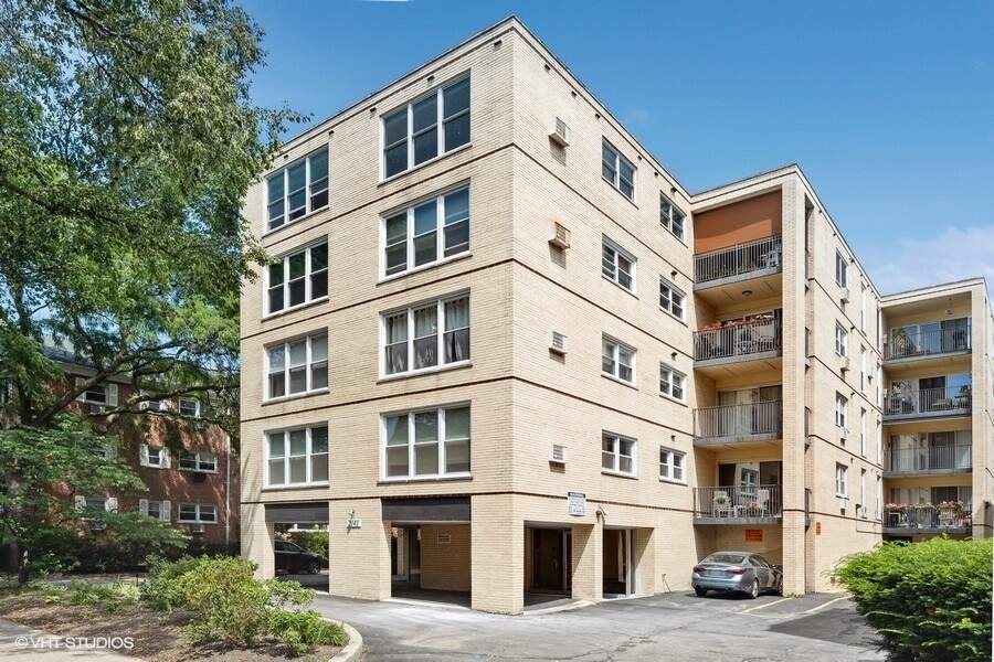 2141 Ridge Avenue #2C, Evanston, IL 60201 | MLS# 11832127 | @properties ...