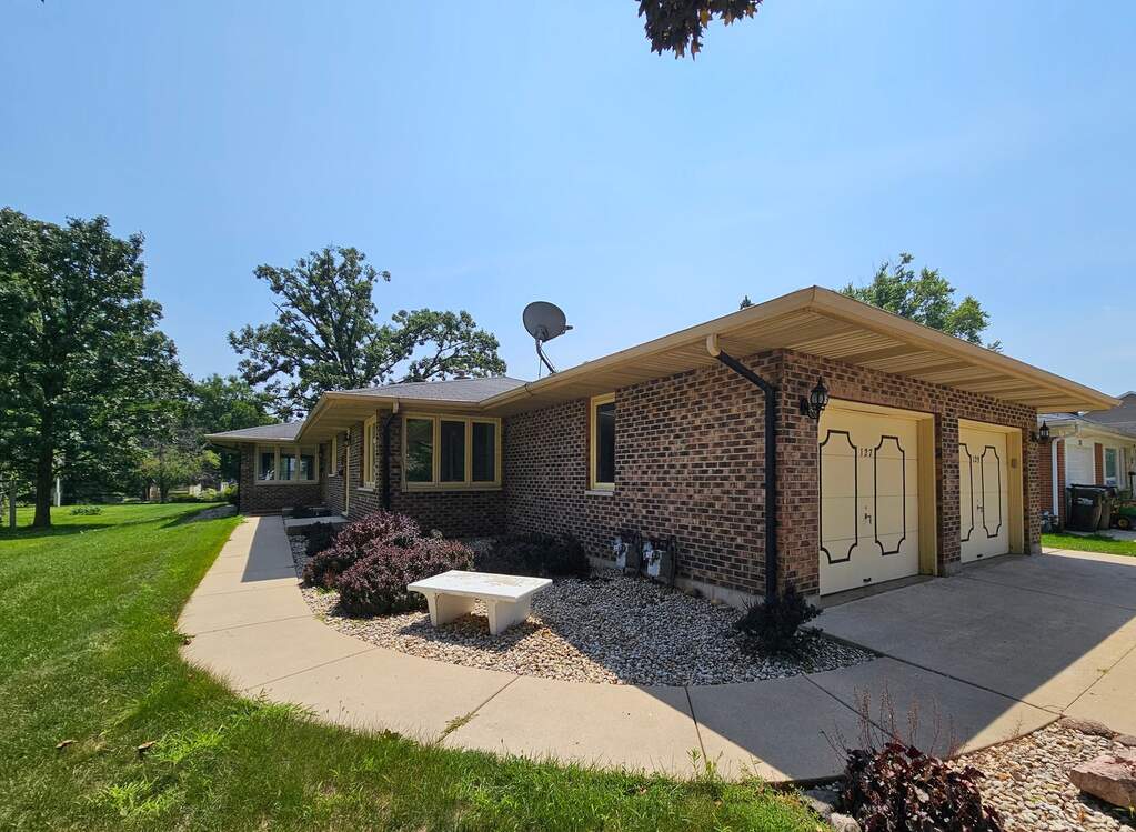 129 S Mchenry Avenue, Crystal Lake, IL 60014 | MLS# 11852056 ...