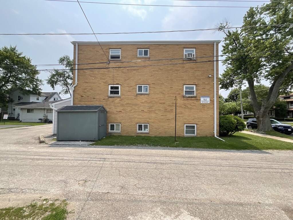 303 N Butrick Street, Waukegan, IL 60085 | MLS# 11856026 | @properties ...