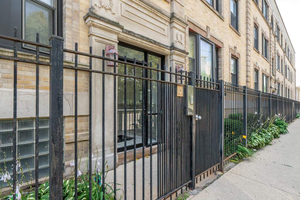 1113 E 61st Street #2, Chicago, IL 60637 | MLS# 11859182 | @properties ...