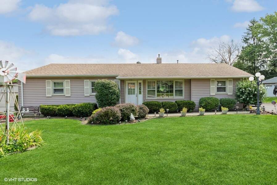 413 Village Road, Willowbrook, IL 60527 | MLS# 11869482 | @properties ...