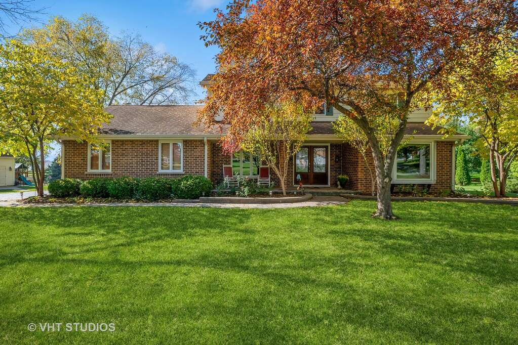 3242 N Maple Tree Lane, Wadsworth, IL 60083 | MLS# 11915210 ...