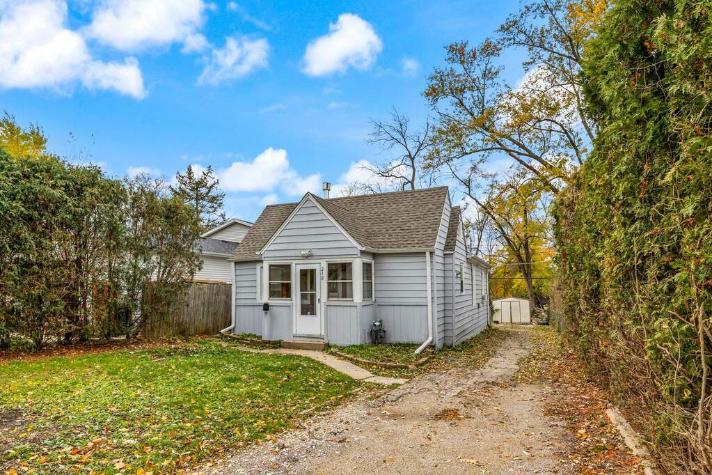 210 Brierhill Drive, Round Lake Park, IL 60073 | MLS# 11928510 ...