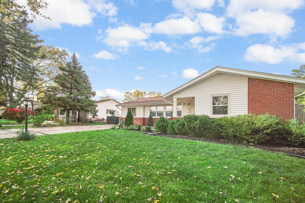 672 Grosvener Lane, Elk Grove Village, IL 60007 | MLS# 11930279 ...