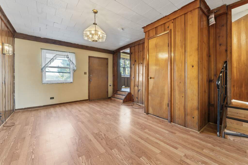 882 S Ellsworth Avenue, Addison, IL 60101 | MLS# 11931372 | @properties ...