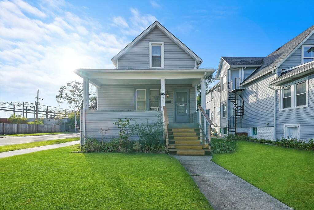 118 N 11th Avenue, Melrose Park, IL 60160 | MLS# 11933372 | @properties ...