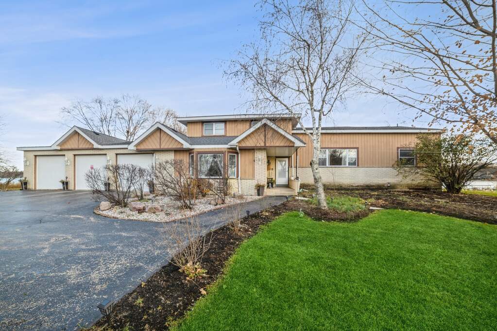 101 Mavis Avenue, South Elgin, IL 60177 | MLS# 11935976 | @properties ...