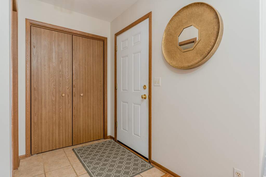 1357 Dunham Court, Geneva, IL 60134 | MLS# 11936366 | @properties ...