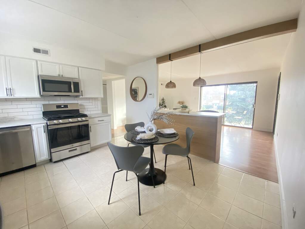 6332 Pershing Road #2C, Berwyn, IL 60402 | MLS# 11945307 | @properties ...