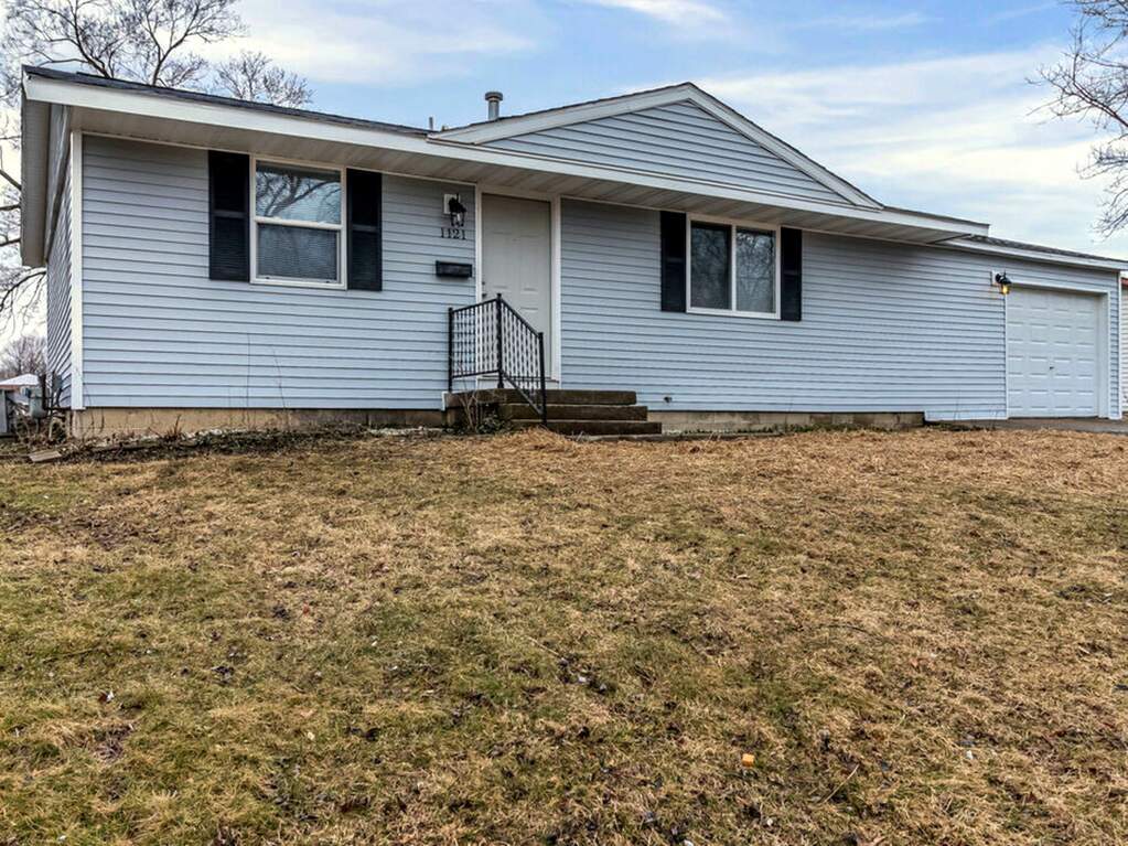 1121 Austin Drive, Urbana, IL 61802 | MLS# 11948466 | @properties ...