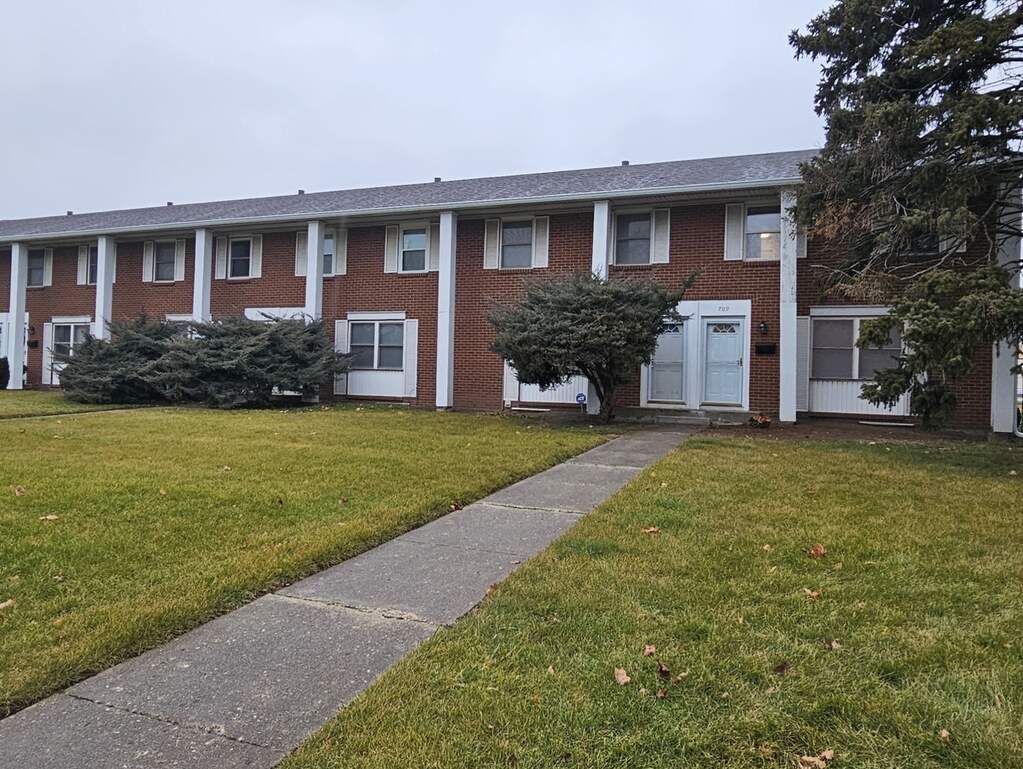709 Old Indian Trail Road, Aurora, IL 60506 | MLS# 11948972 ...