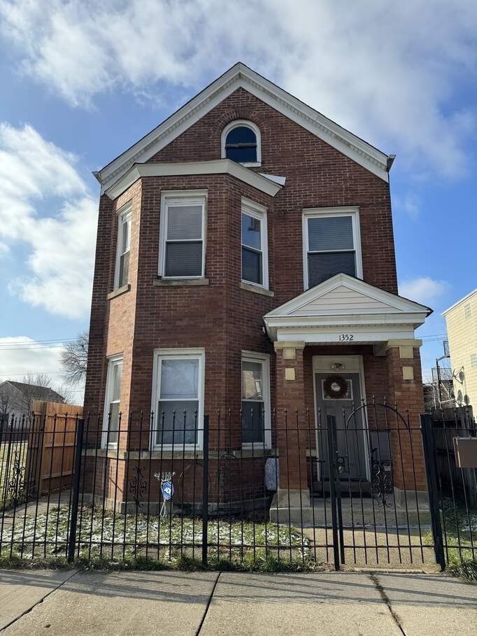 1352 S Komensky Avenue, Chicago, IL 60623 | MLS# 11950555 | @properties ...