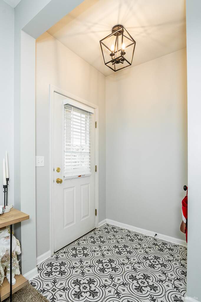 16854 Ivy Lane, Lockport, IL 60441 | MLS# 11951568 | @properties ...