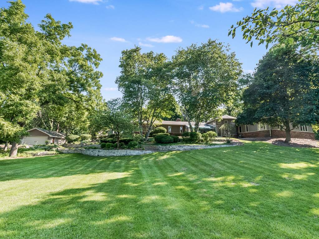 41W558 Farview Road, Elburn, IL 60119 | MLS# 11952462 | @properties ...