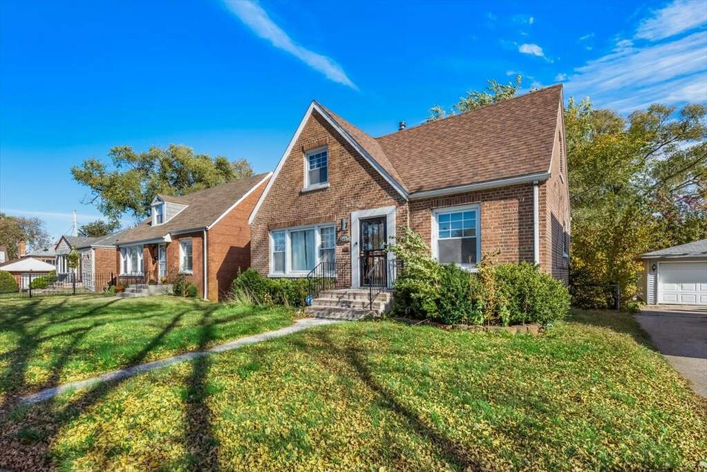 9825 S Avalon Avenue, Chicago, IL 60628 | MLS# 11952748 | @properties ...