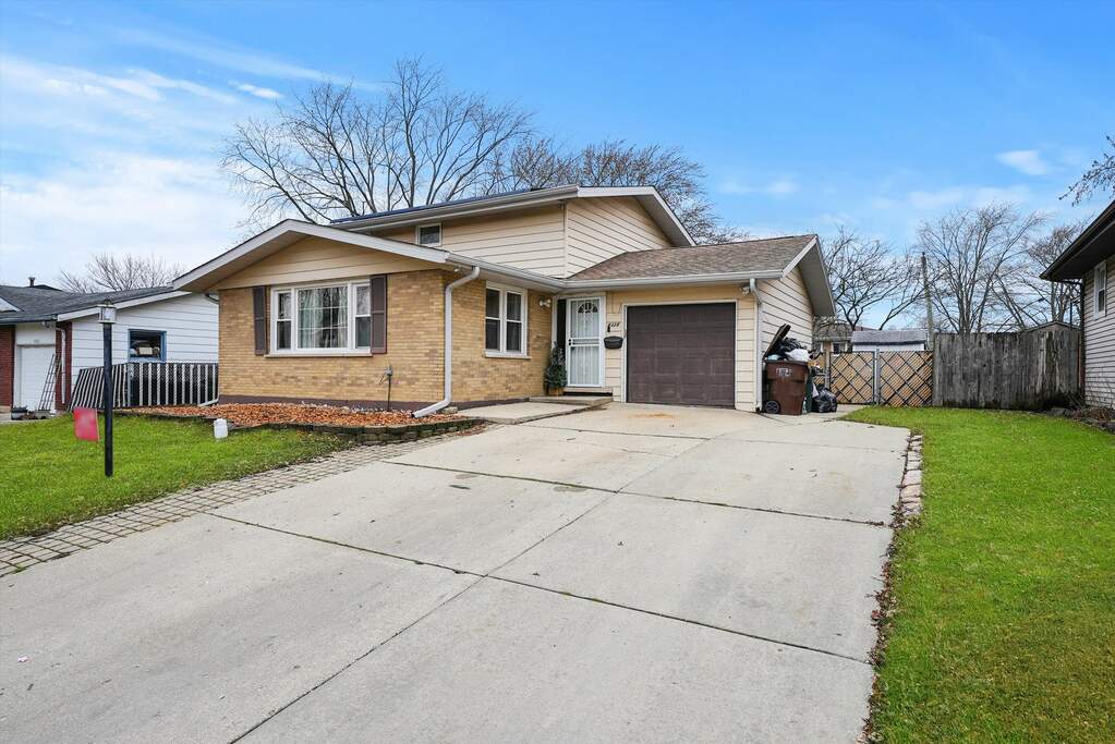 4328 Barry Lane, Oak Forest, IL 60452 | MLS# 11954124 | @properties ...