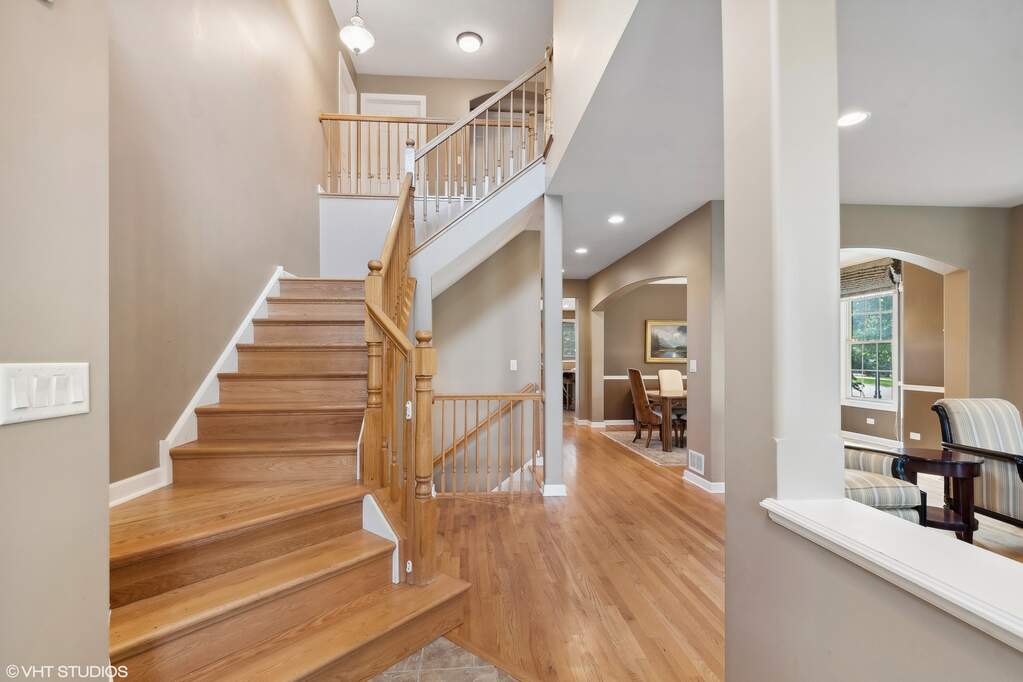 2710 Summit Drive, Glenview, IL 60025 | MLS# 11954272 | @properties ...