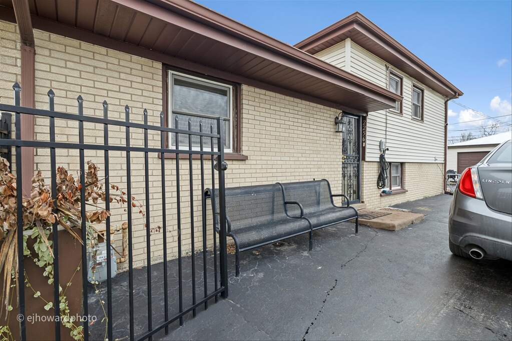 2256 W 157th Street, Markham, IL 60428 | MLS# 11958636 | @properties ...