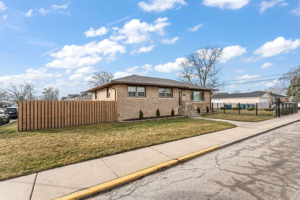 738 Greenbay Avenue, Calumet City, IL 60409 | MLS# 11976271 ...