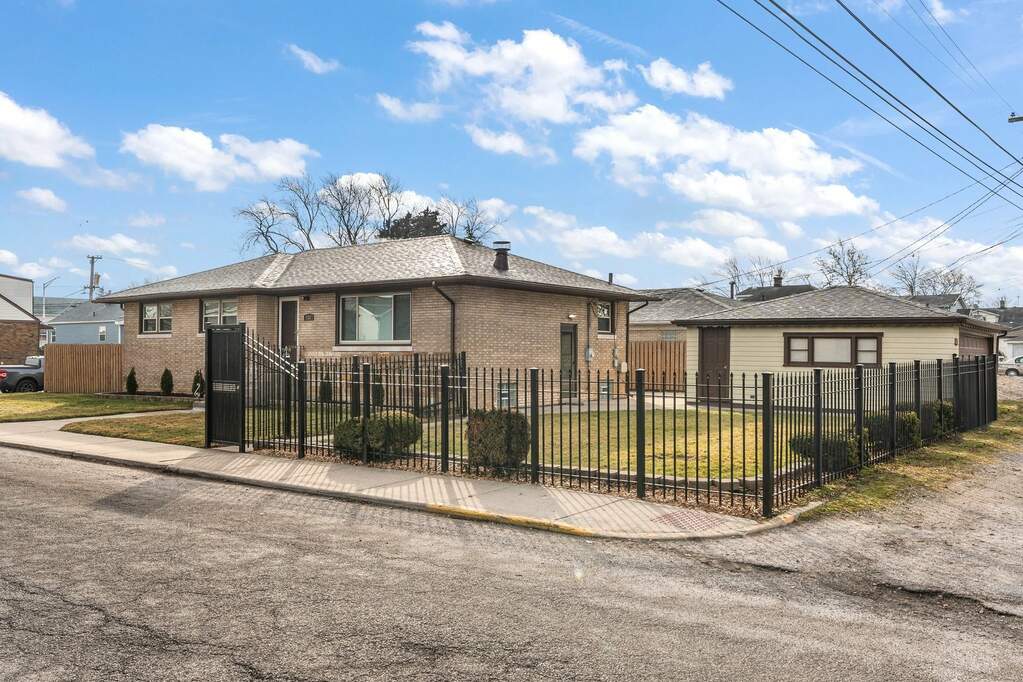 738 Greenbay Avenue, Calumet City, IL 60409 | MLS# 11976271 ...