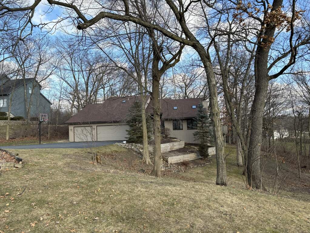 12763 Shawnee Crest, Roscoe, IL 61073 | MLS# 11977941 | @properties ...