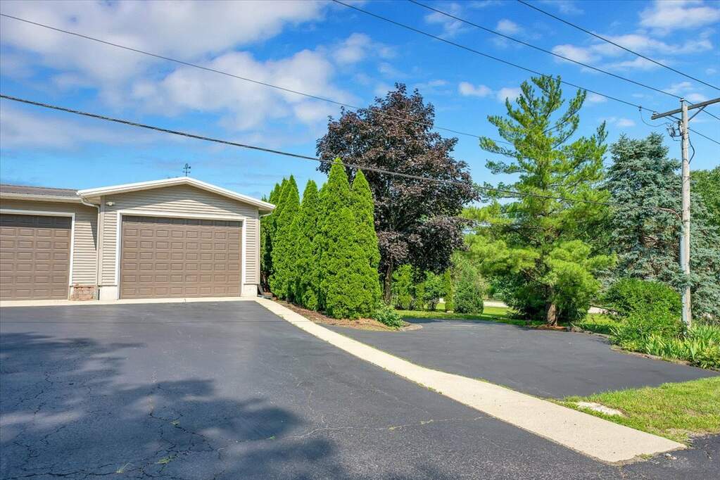 9N576 Crawford Road, Elgin, IL 60124 | MLS# 11991237 | @properties ...