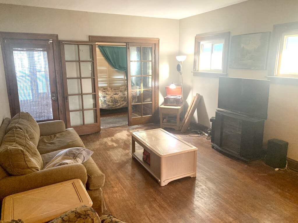 923 Kelly Avenue, Joliet, IL 60435 | MLS# 11992913 | @properties ...