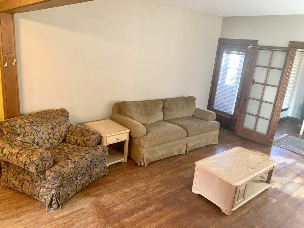 923 Kelly Avenue, Joliet, IL 60435 | MLS# 11992913 | @properties ...