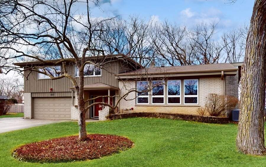 1240 Eaton Court, Highland Park, IL 60035 | MLS# 12000655 | @properties ...