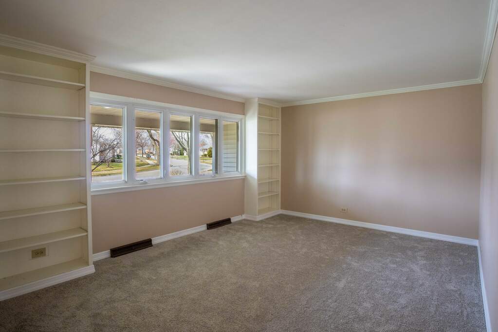 1218 E Sayles Drive, Palatine, IL 60074 | MLS# 12005119 | @properties ...