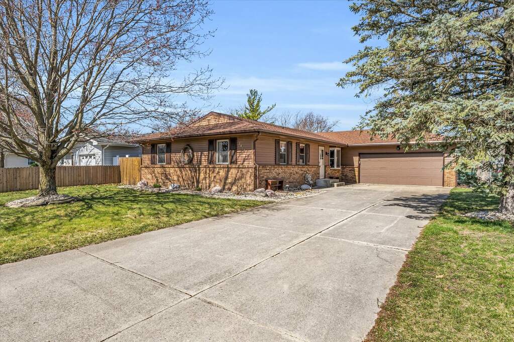 1019 Oakcrest Drive, Rantoul, IL 61866 | MLS# 12006454 | @properties ...