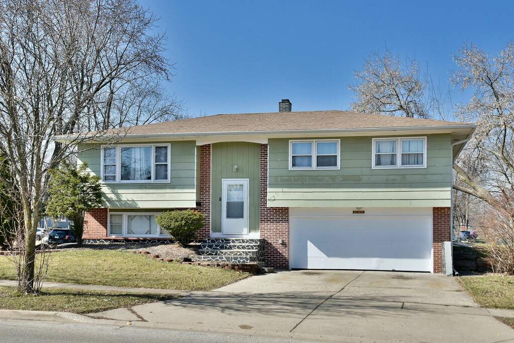 7410 East Avenue, Hanover Park, IL 60133 | MLS# 12007249 | @properties ...