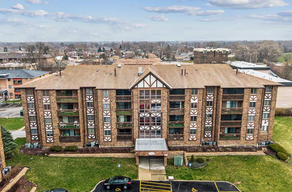 10441 Circle Drive #33C, Oak Lawn, IL 60453 | MLS# 12011747 ...