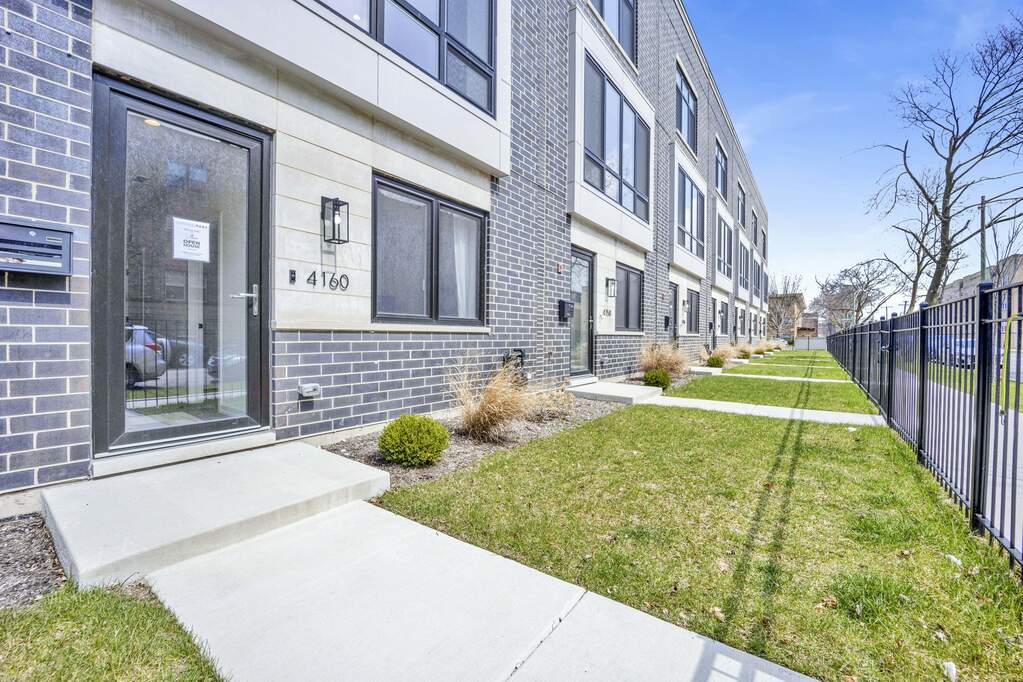 4158 W Cullom Avenue, Chicago, IL 60641 | MLS# 12020653 | @properties ...