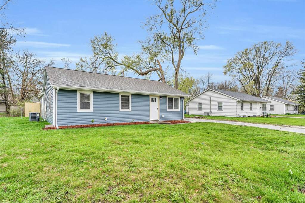 1519 Hedge Road, Champaign, IL 61821 | MLS# 12021944 | @properties ...