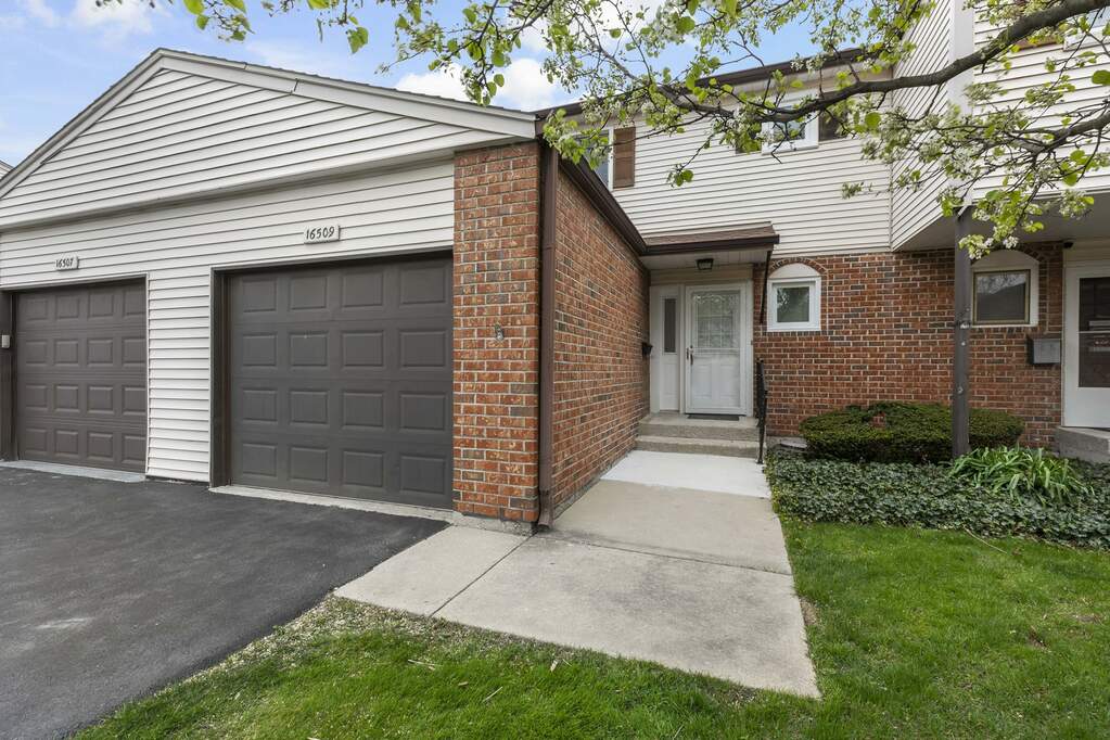 16509 Oxford Drive, Tinley Park, IL 60477 | MLS# 12036490 | @properties ...